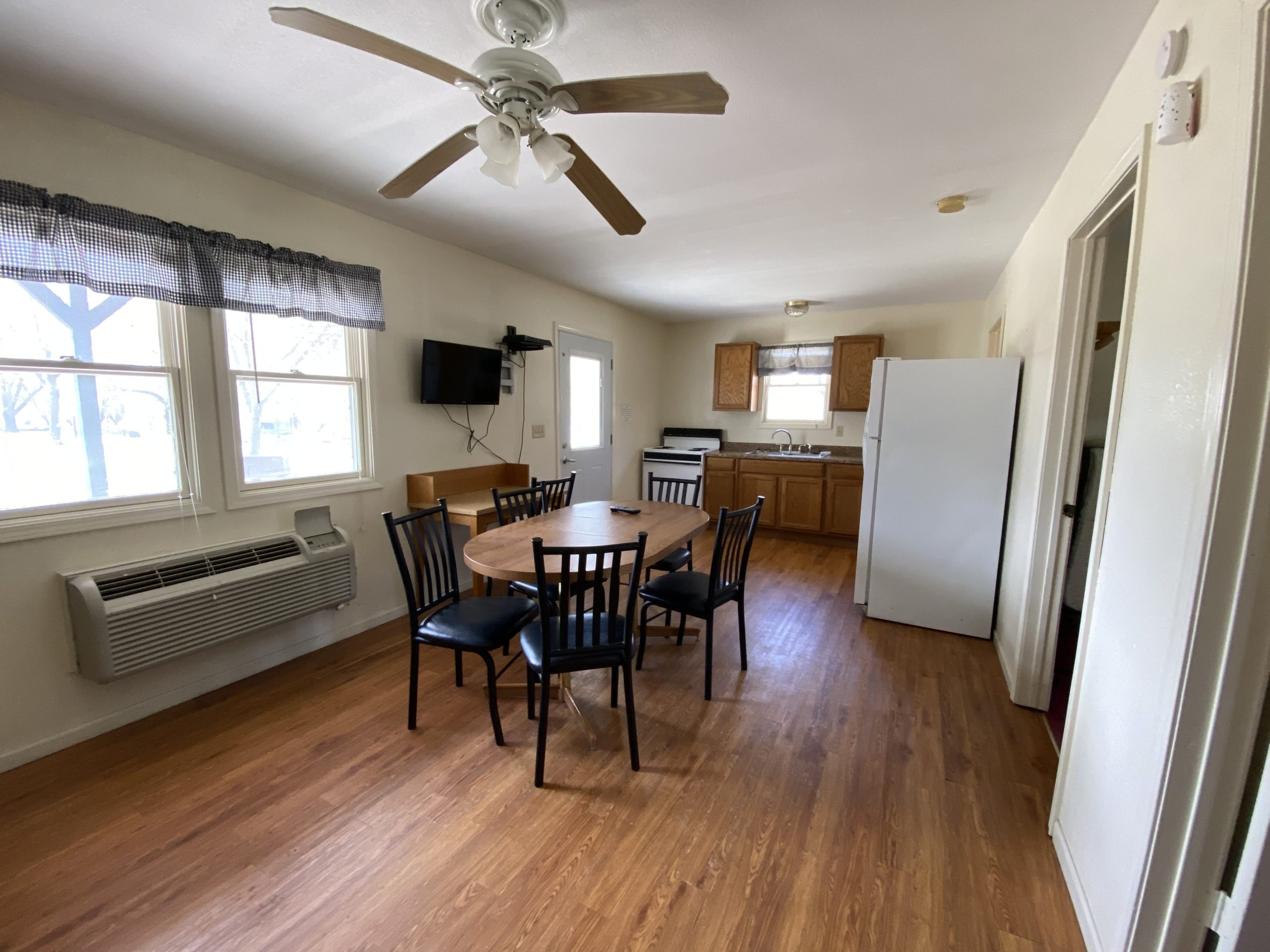 Two-Bedroom Cabins | Flagstop Resort & RV Park